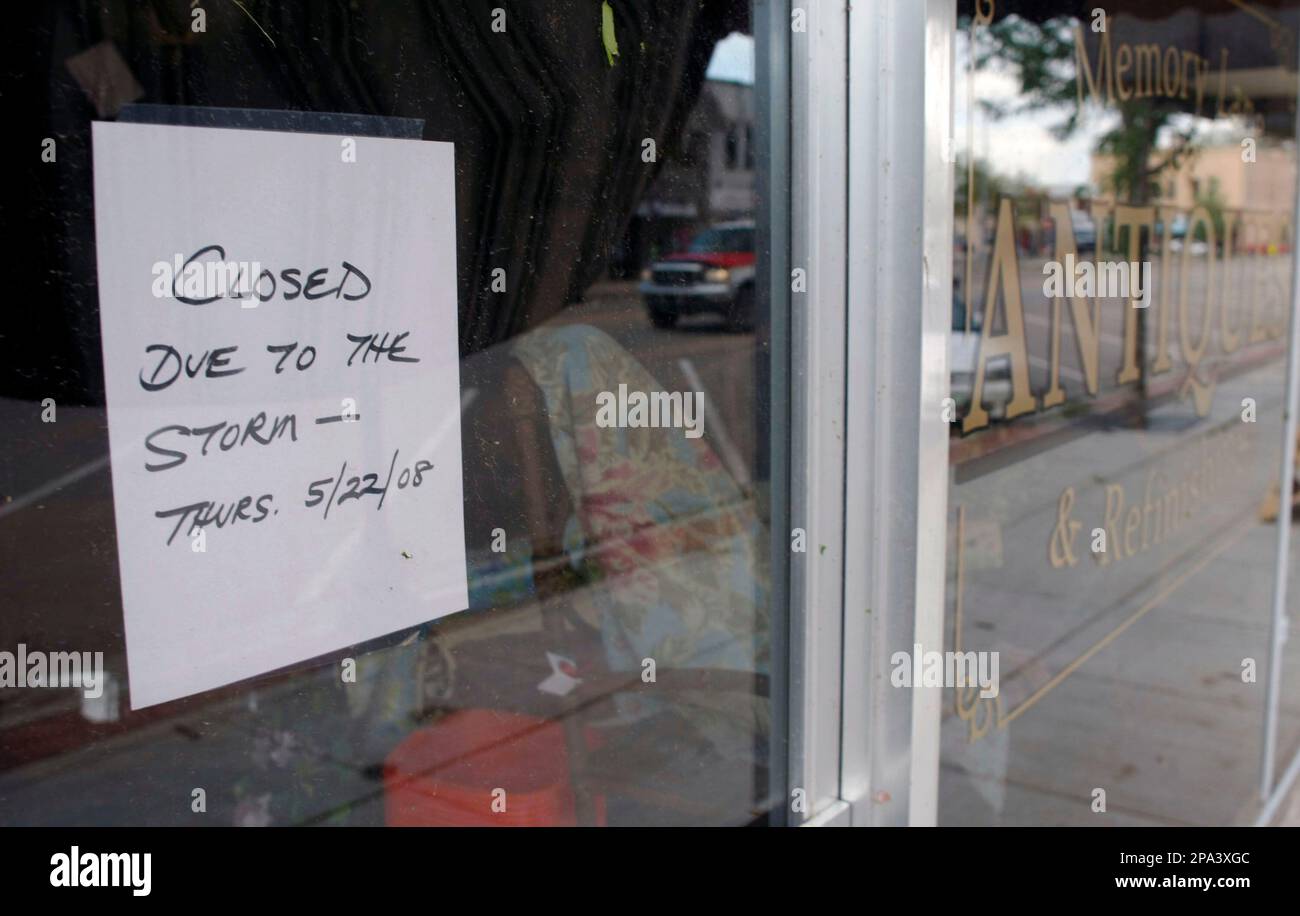 A handwritten closed sign hangs in the window of an antiques store in ...