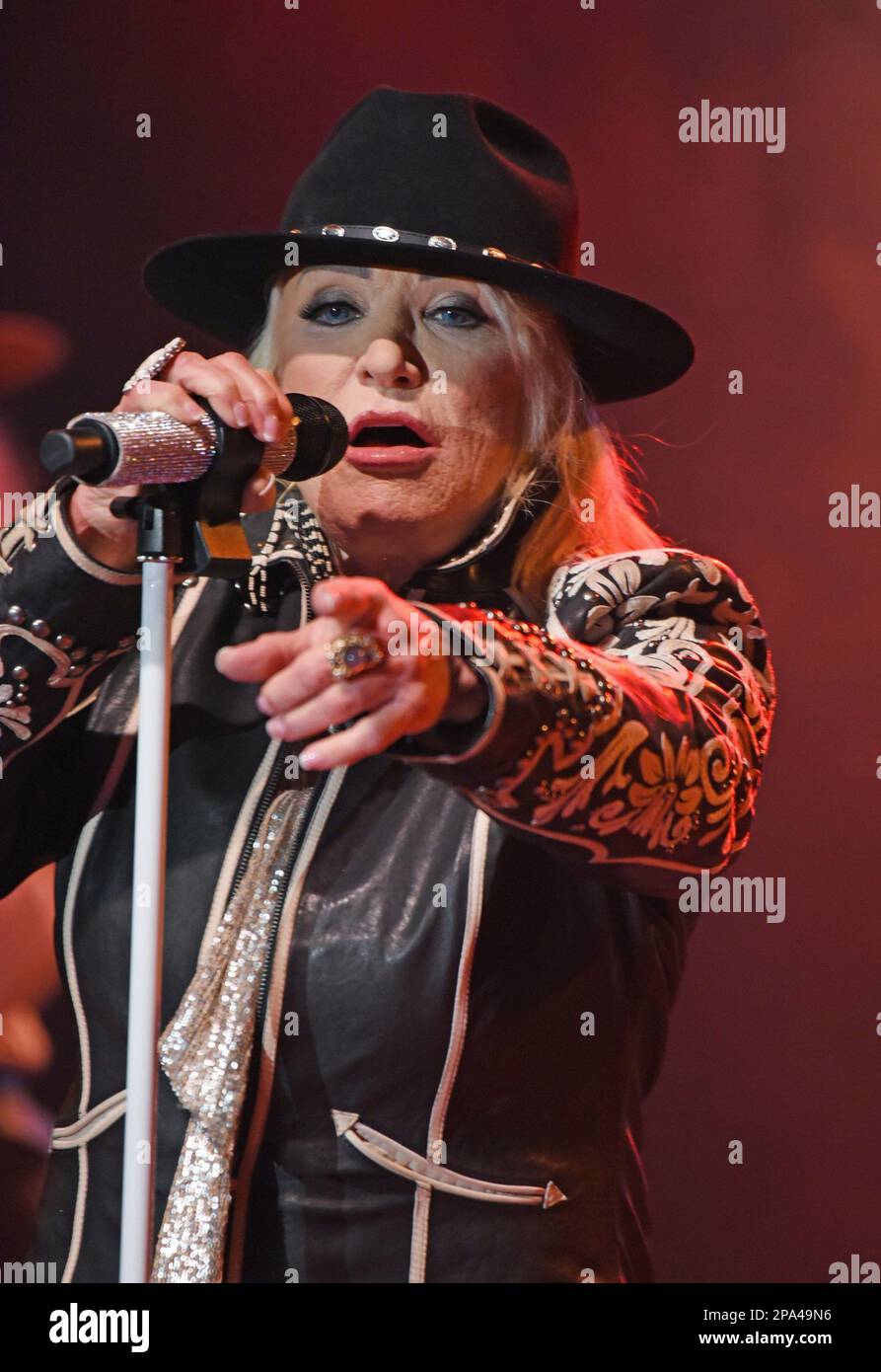 Tanya tucker concert hi-res stock photography and images - Alamy