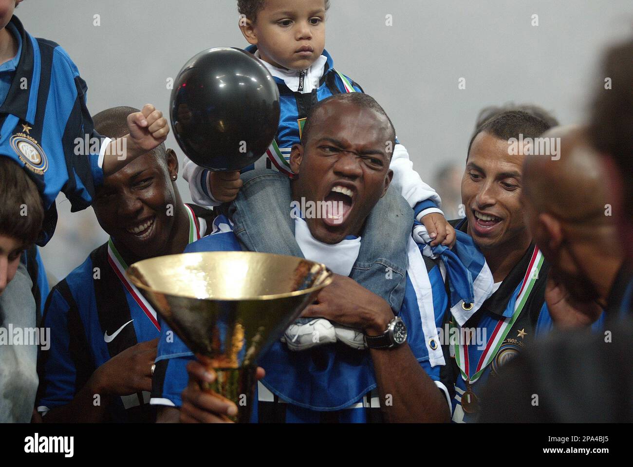 Inter Milan forward David Suazo, center, of Honduras, Nelson Rivas ...