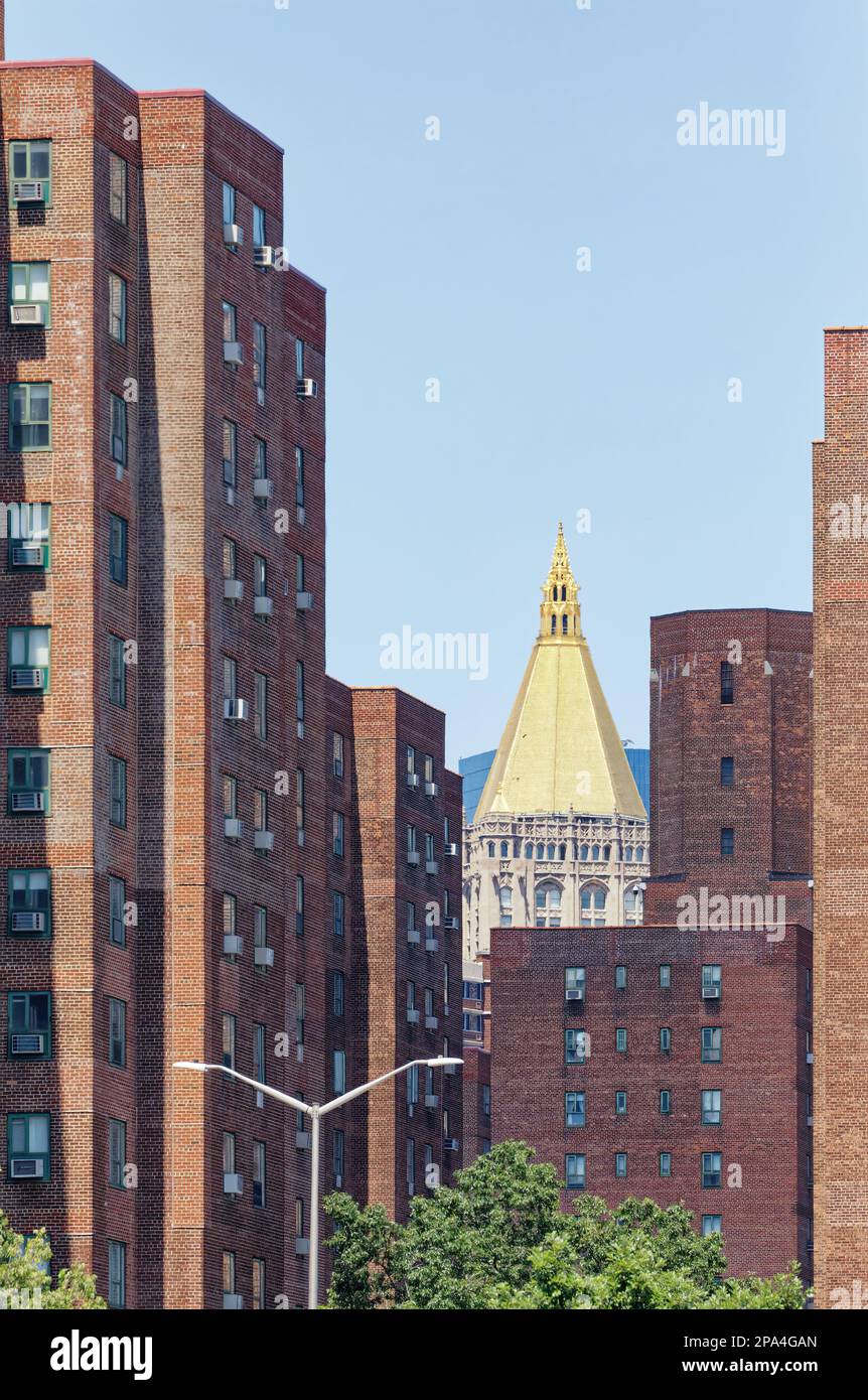 NYC Midtown: The gilded terra cotta roof of The New York Life Building ...