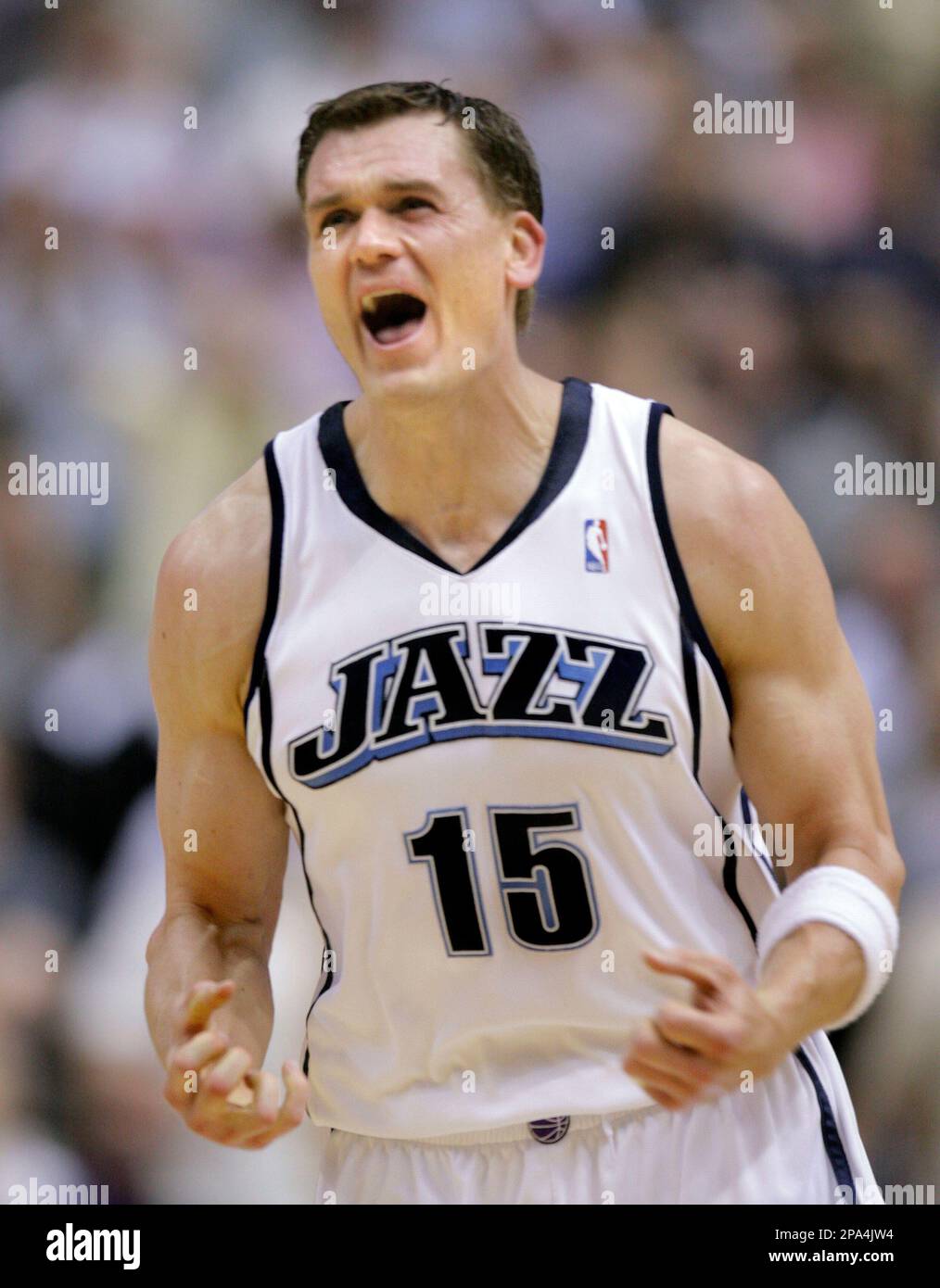 Utah Jazz forward Matt Harpring (15) reacts to Los Angeles Lakers guard ...