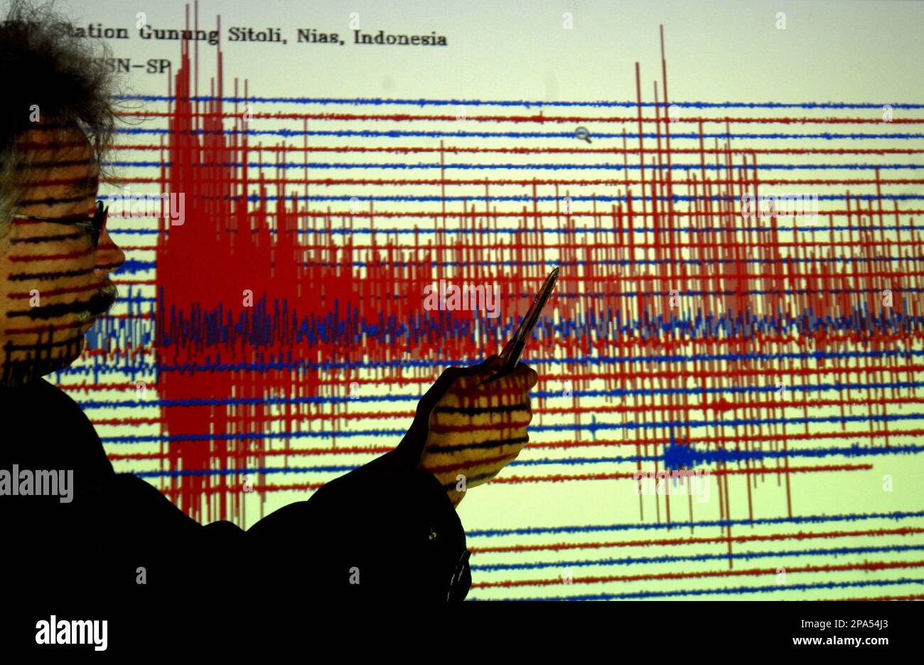 Seismologist Guenter Asch explains the graphic display of the heavy ...