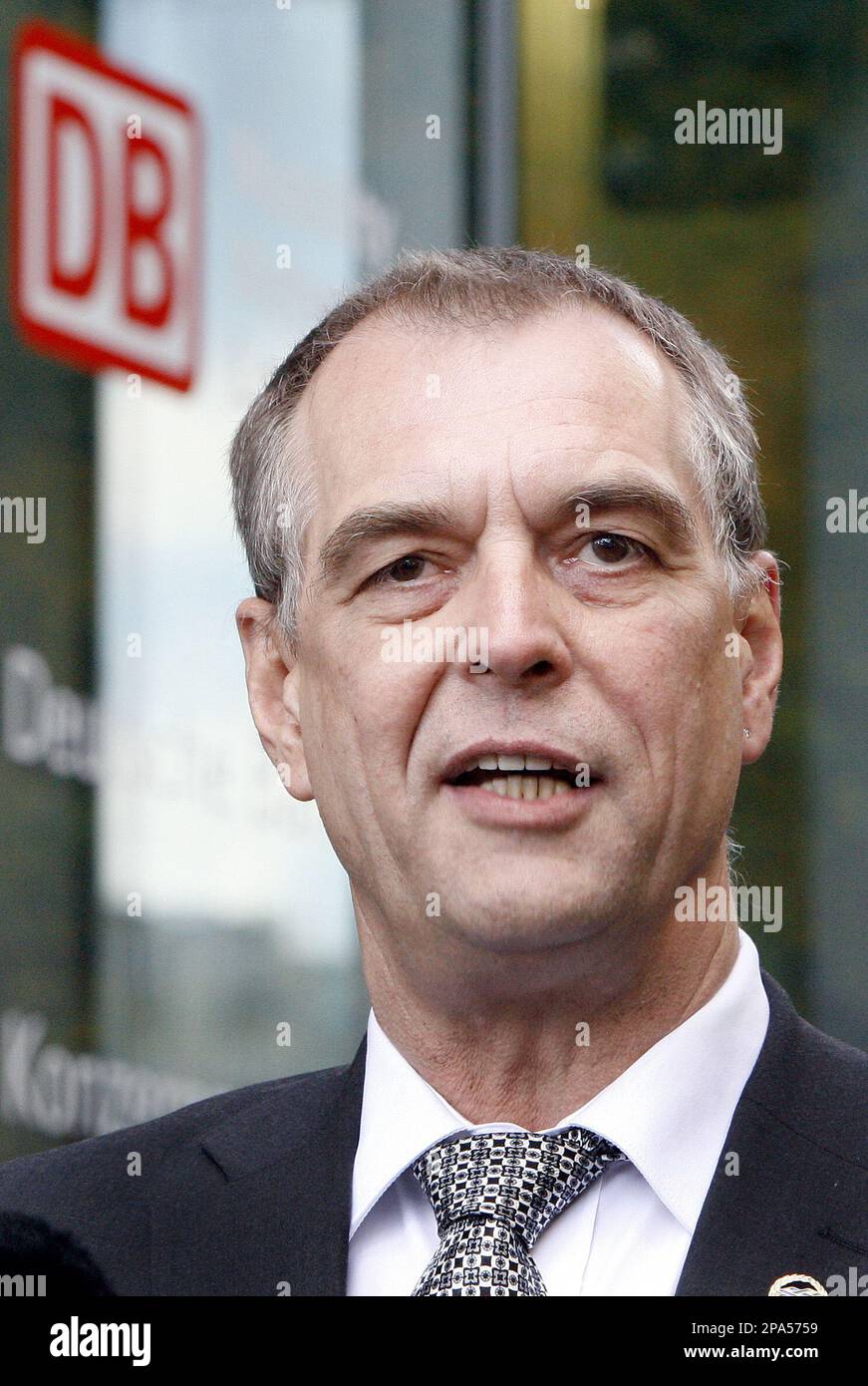 ** ARCHIV ** Der Vorsitzende der Eisenbahnergewerkschaft Transnet ...