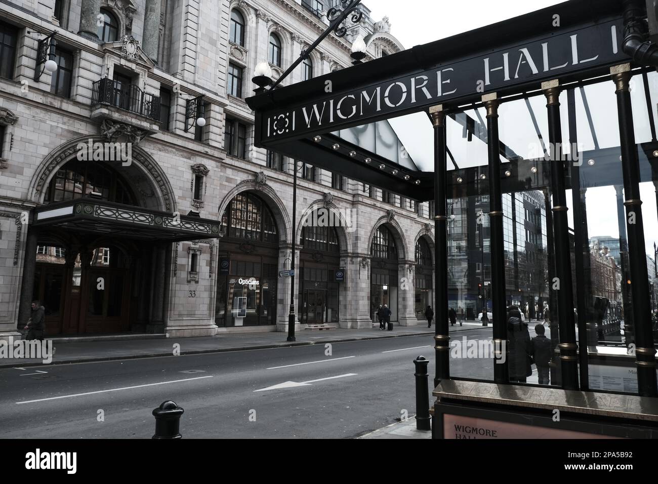 Wig more hall hi-res stock photography and images - Alamy