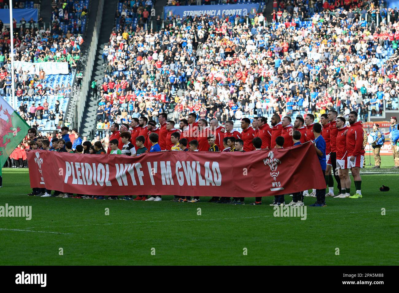 The Wales squad line up for the national anthems during Guinnes Six ...