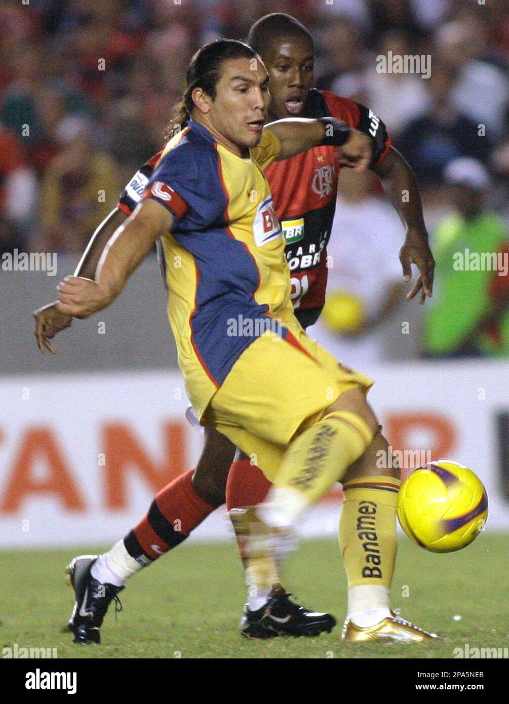 Mexico's America's Salvador Cabanas scores as Brazil's Flamengo's ...