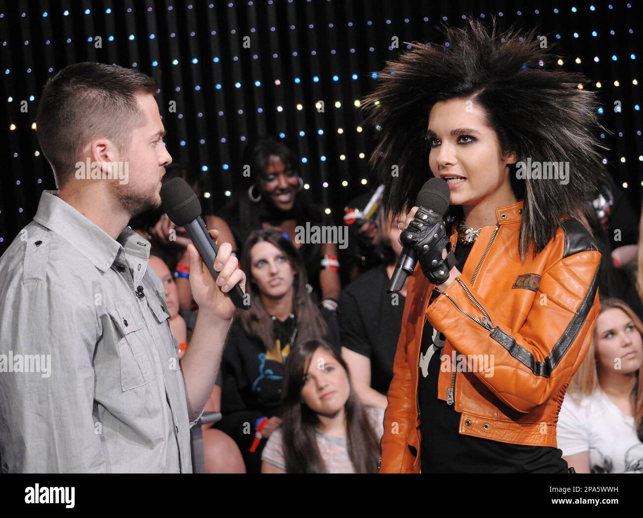 VJ Damien Fahey interviews Tokio Hotel lead singer Bill Kaulitz during ...