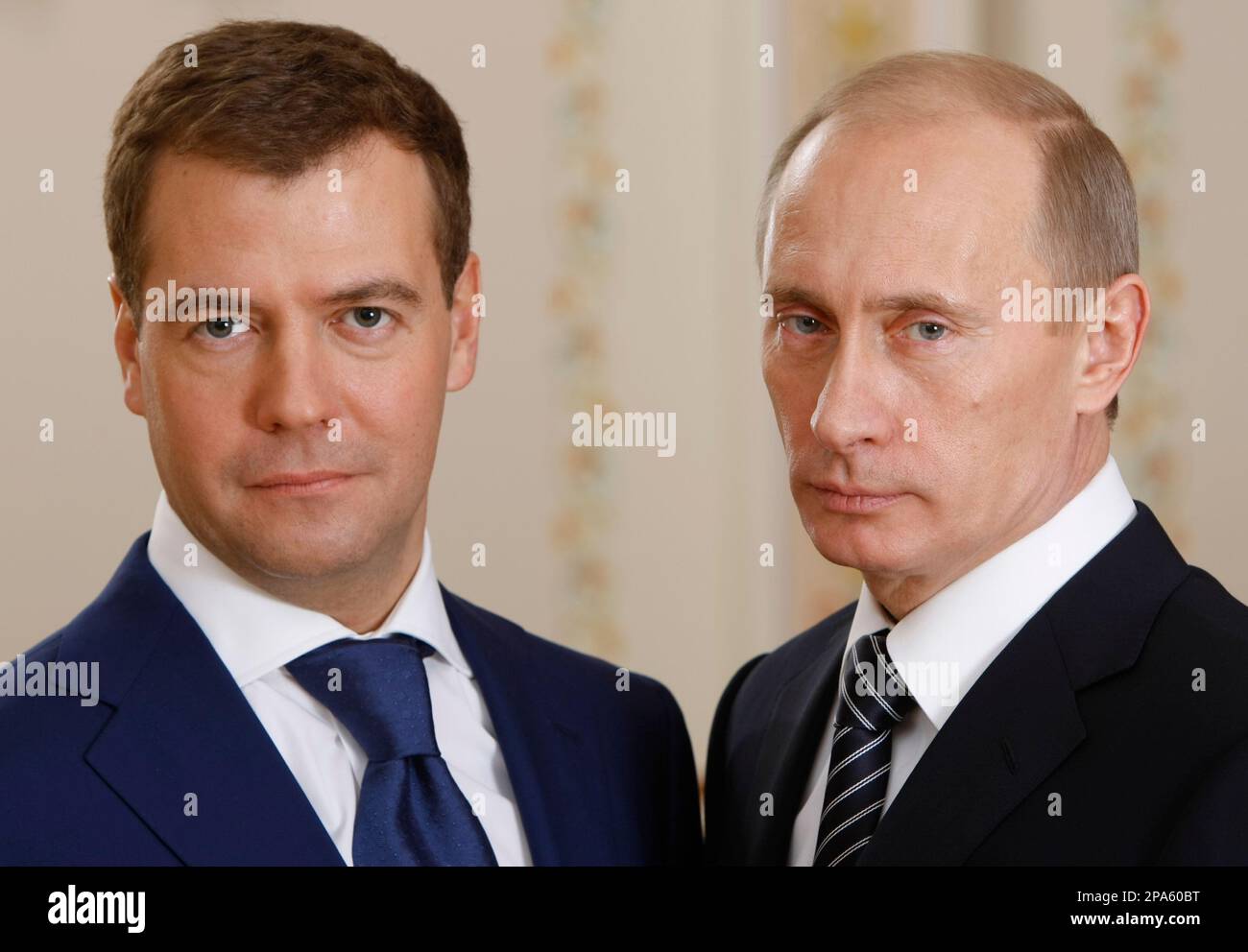 **ARCHIV** Der russische Praesident Wladimir Putin, rechts, und sein ...