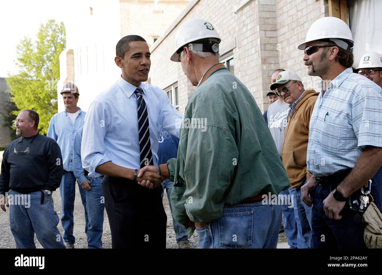Democratic presidential hopeful, Sen. Barack Obama, D-Ill., center ...