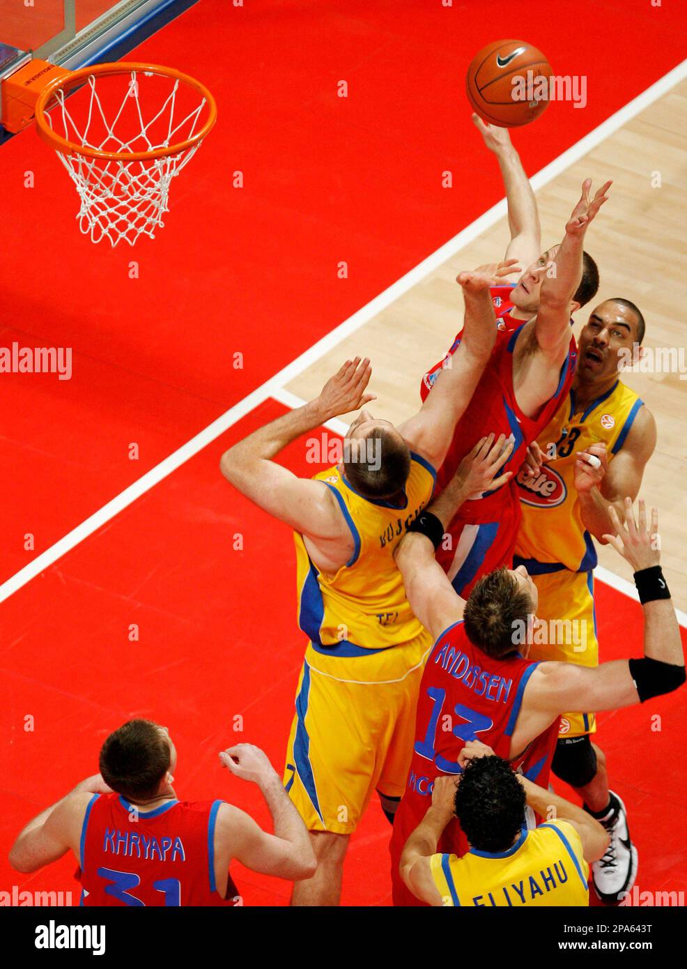 CSKA Moscow basketball player Trajan Langdon from the U.S., top right ...