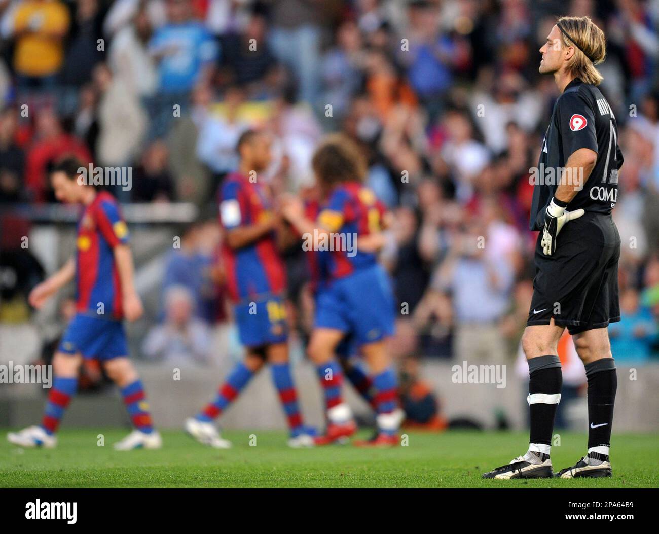 Valencia's goalkeeper Timo Hildebrand, right, reacts after Barcelona's ...