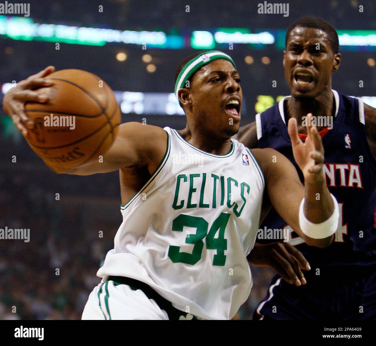 Boston Celtics' Paul Pierce (34) drives past Atlanta Hawks' Marvin ...