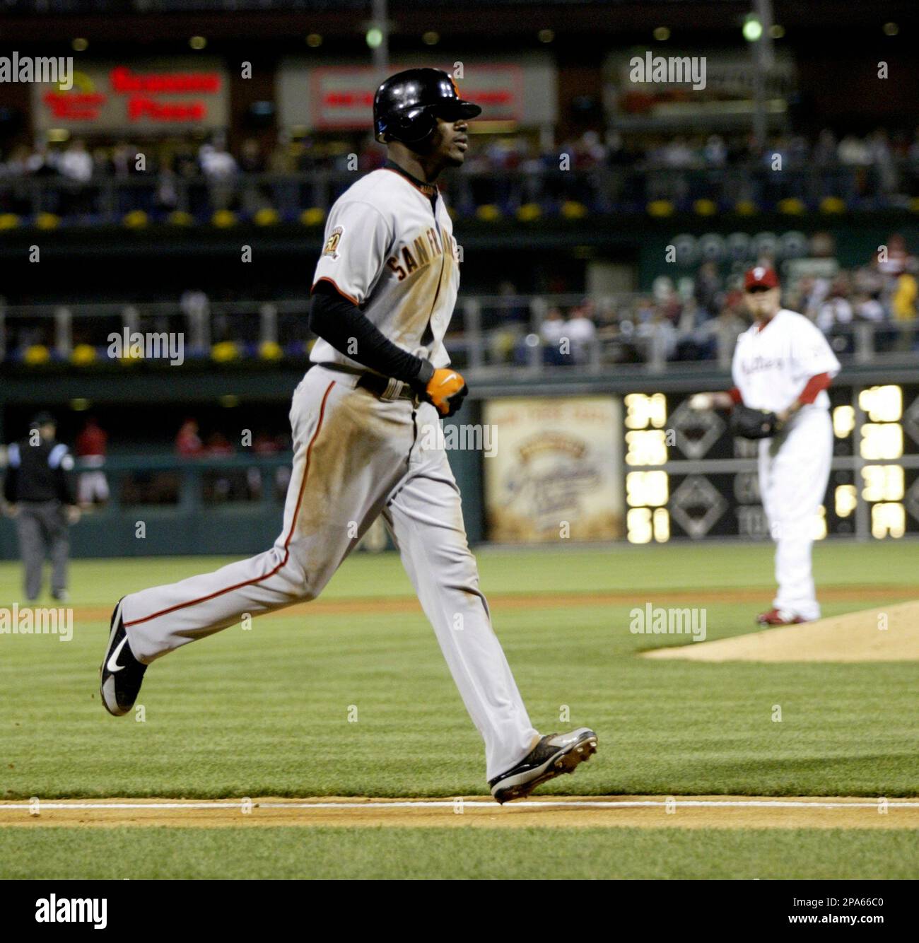 San Francisco Giants' Fred Lewis runs the bases after he hit a solo ...