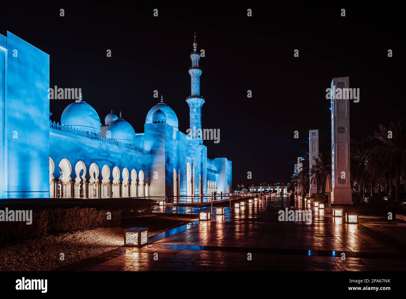 sheikh zayed mosque at night Stock Photo - Alamy
