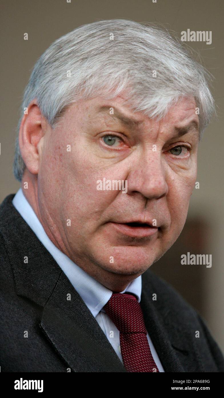 ** ARCHIV ** Der DGB-Vorsitzende Michael Sommer, aufgenommen am 1 ...