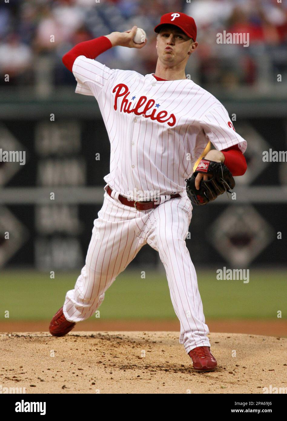 Philadelphia Phillies starting pitcher Kyle Kendrick throws against the ...