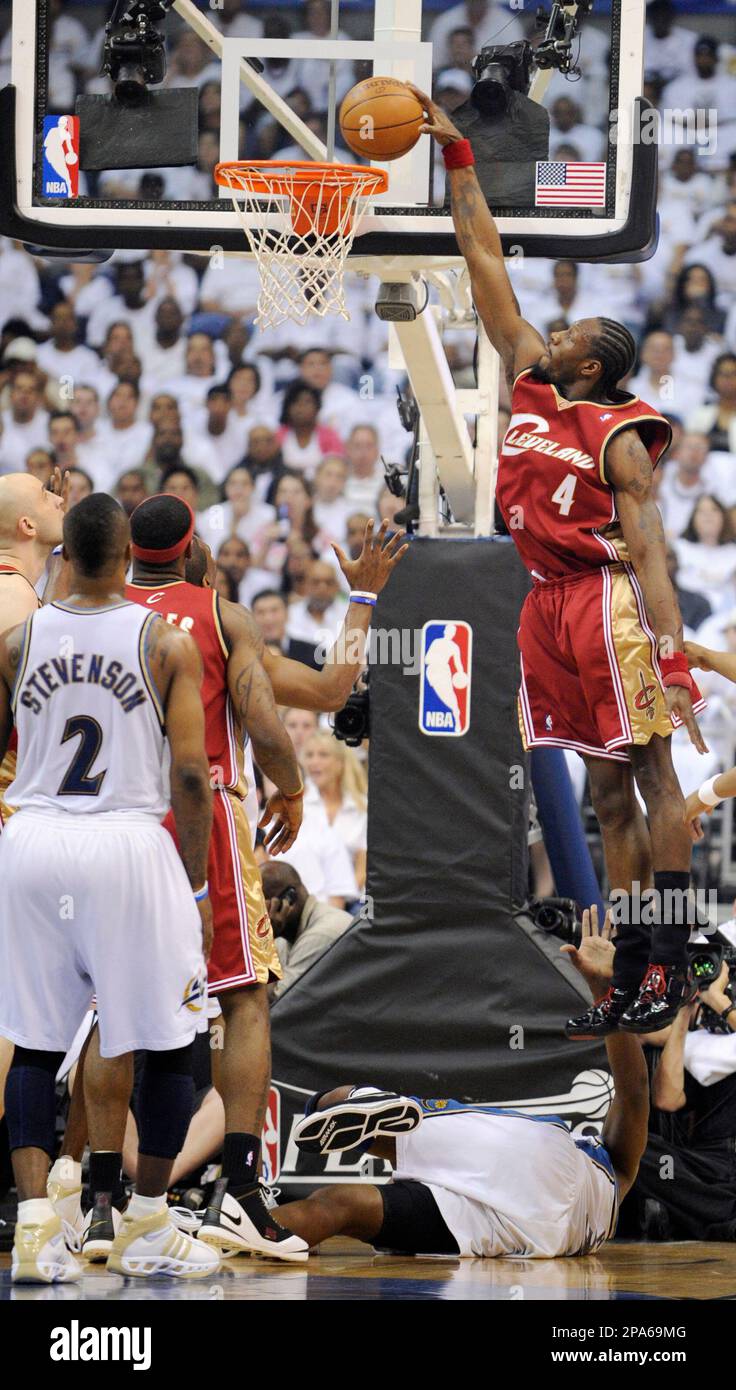 Cleveland Cavaliers' Ben Wallace (4) dunks against the Washington ...