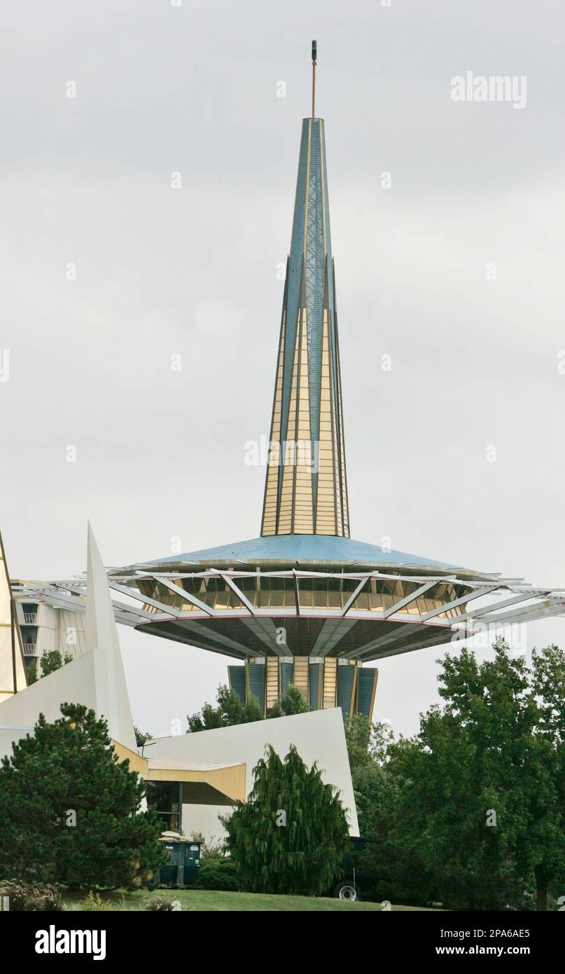 ** FILE **In this Oct. 5, 2007 file photo, the prayer tower at Oral ...