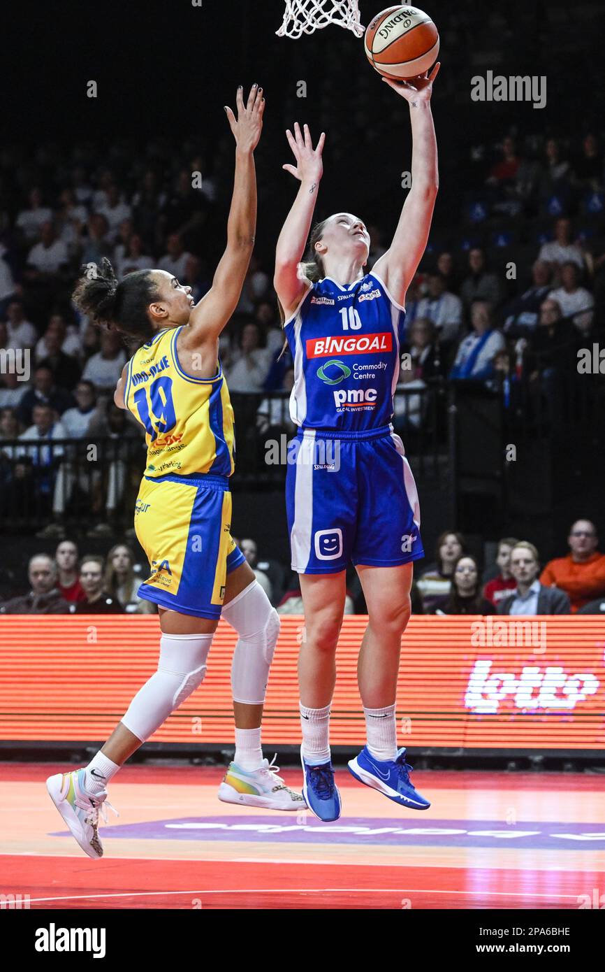 Castors' Miriam Uro Nilie and Mechelen's Laure Resimont pictured in ...