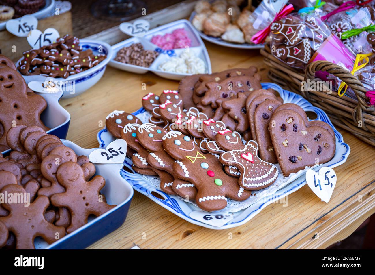 Various sweet dessert gingerbread on a market stall Stock Photo - Alamy