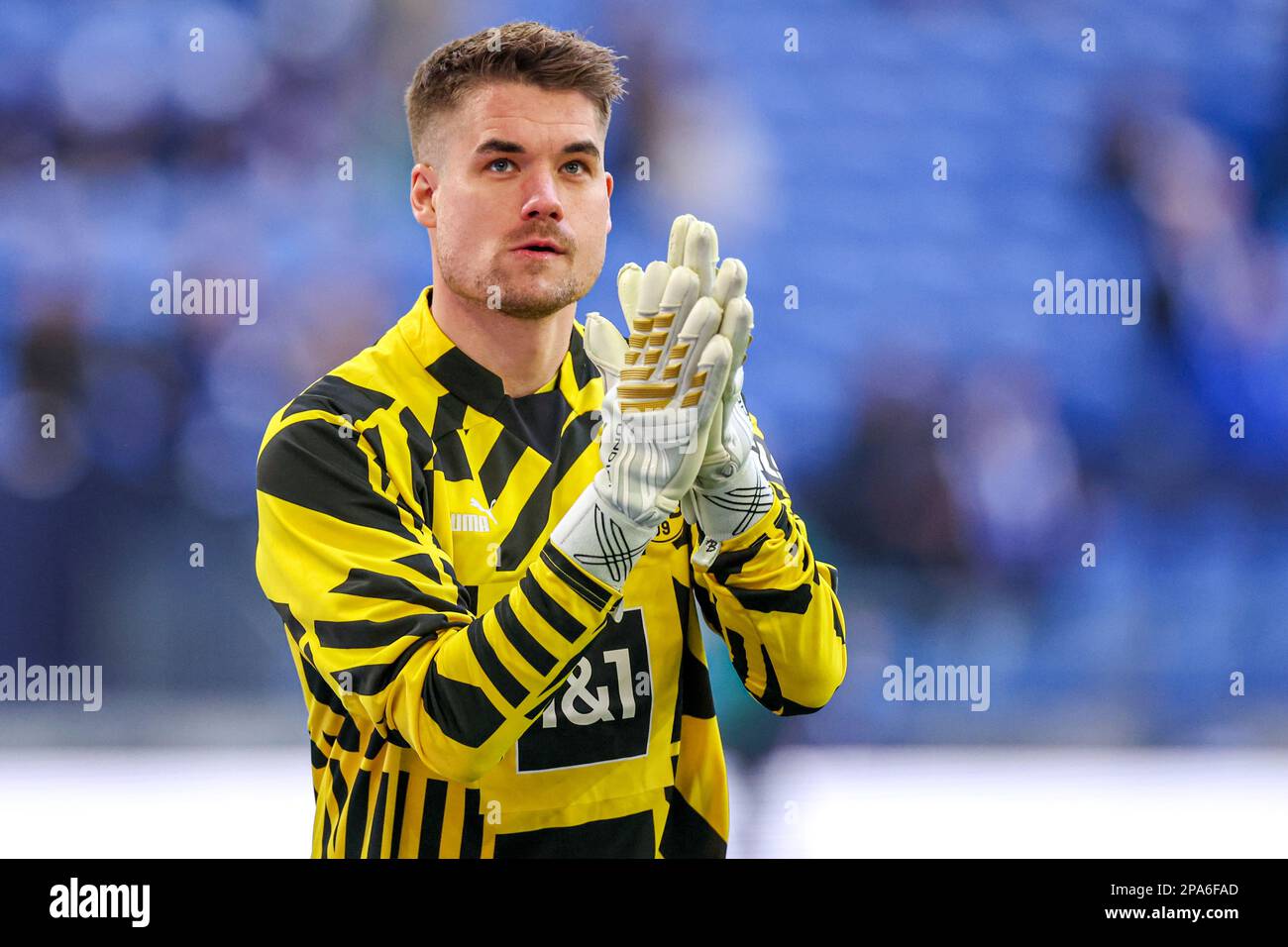 GELSENKIRCHEN, GERMANY - MARCH 11: Goalkeeper Alexander Meyer of ...