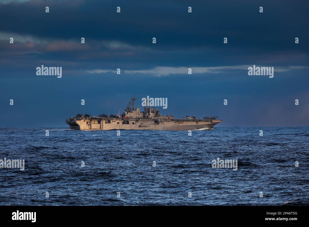 Amphibious assault ship uss was hi-res stock photography and images - Alamy