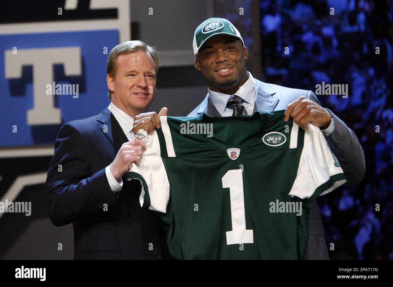 Ohio State's Vernon Gholston, right, poses with NFL commissioner Roger ...