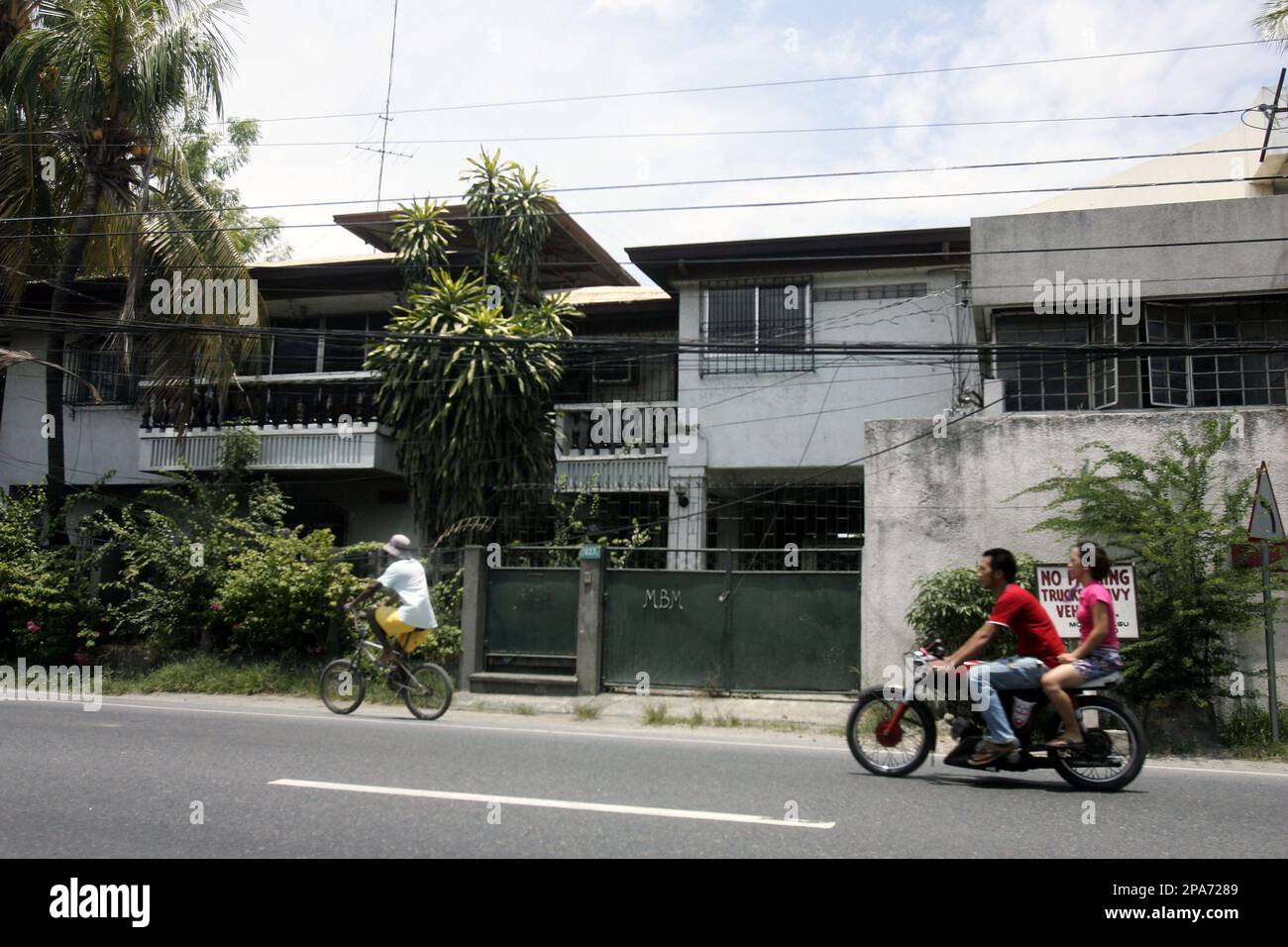 Motorists pass by an abandoned house and clinic allegedly owned by ...