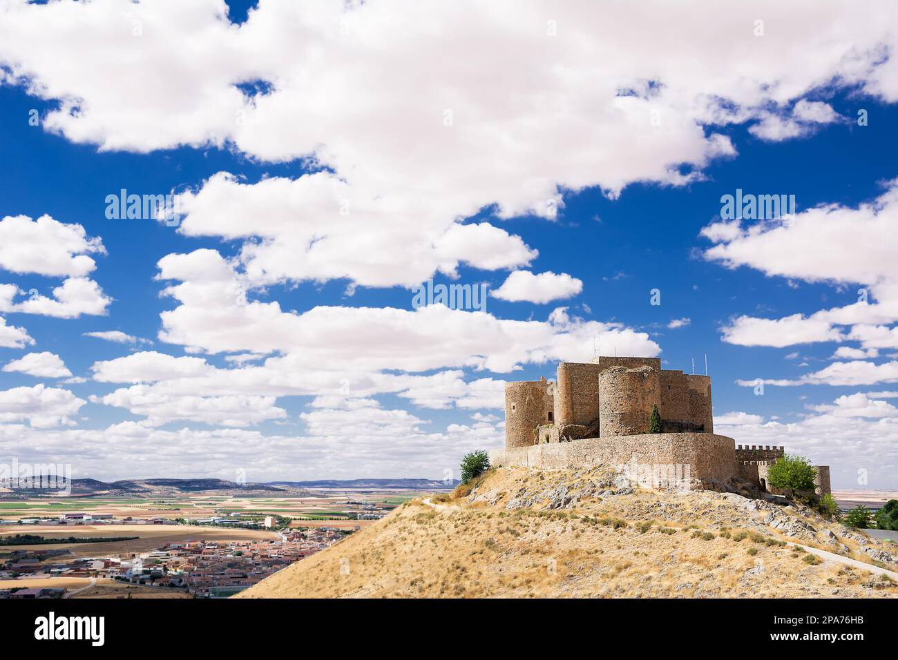 Castle de la Muela a on the hill of Consuegra (Spain Stock Photo - Alamy