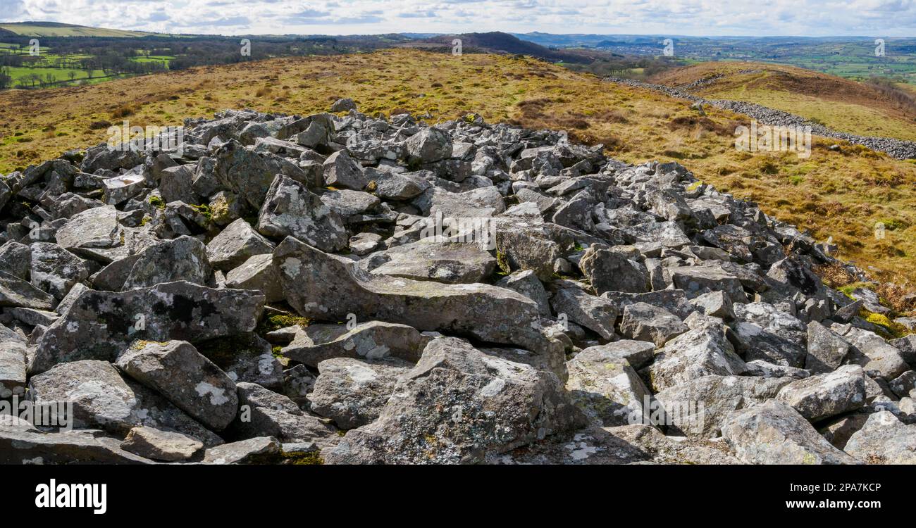Welsh hill fort hi-res stock photography and images - Alamy