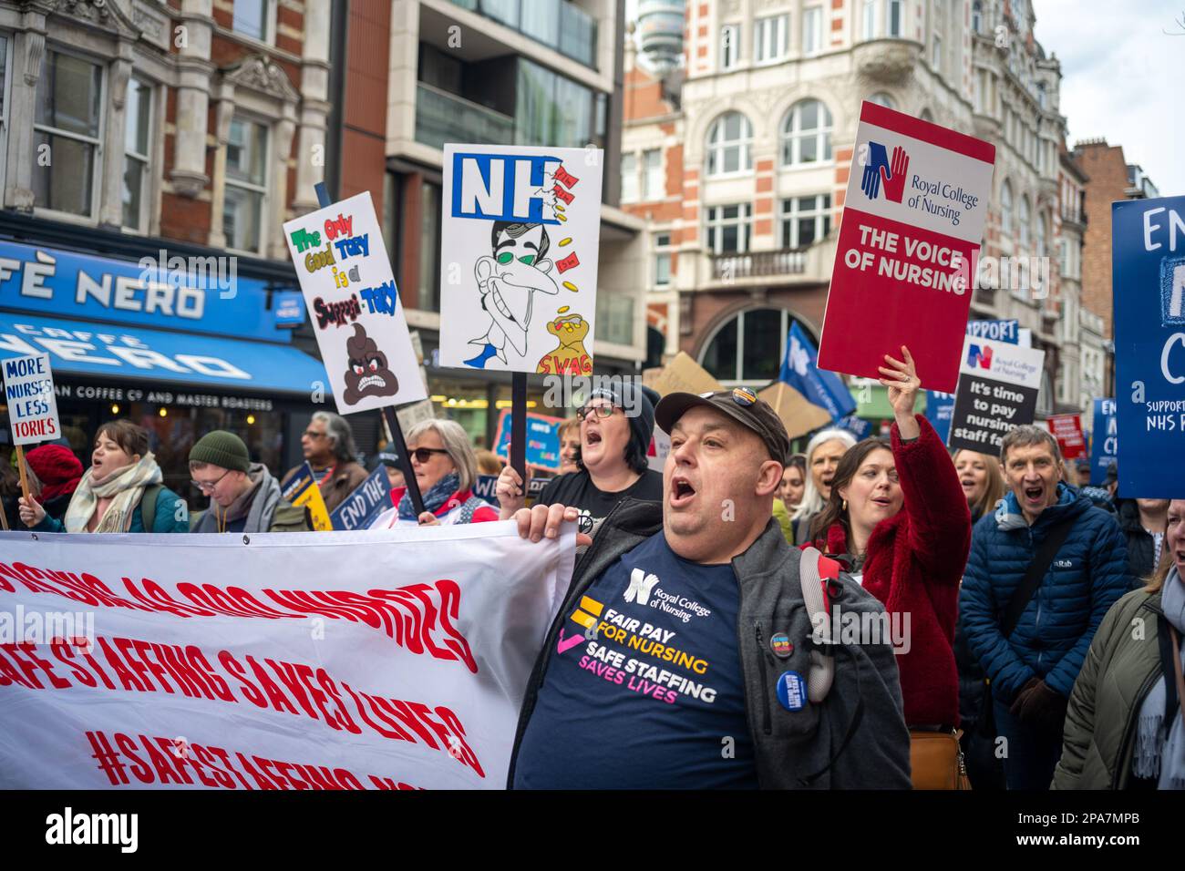 London/UK 11 MAR 2023. Thousands of NHS workers marched through central ...
