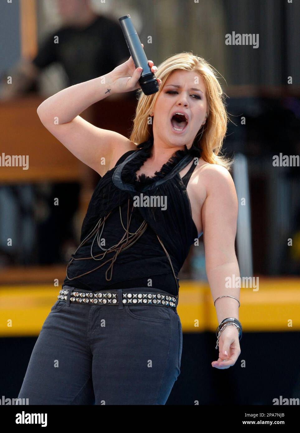 Pop singer Kelly Clarkson performs prior to Pope Benedict XVI's ...