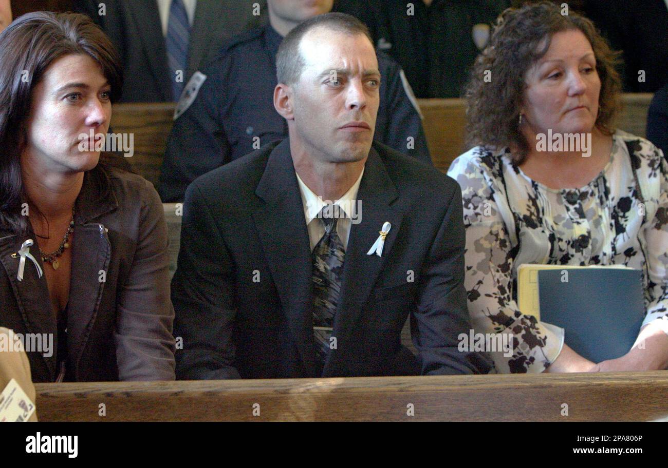 David Smith, center, listens as Joshua Davis pleads guilty to murder ...