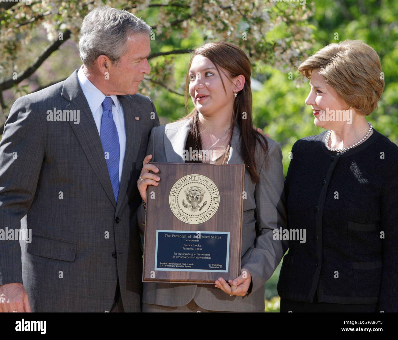 President Bush and first lady Laura Bush pose with President’s ...