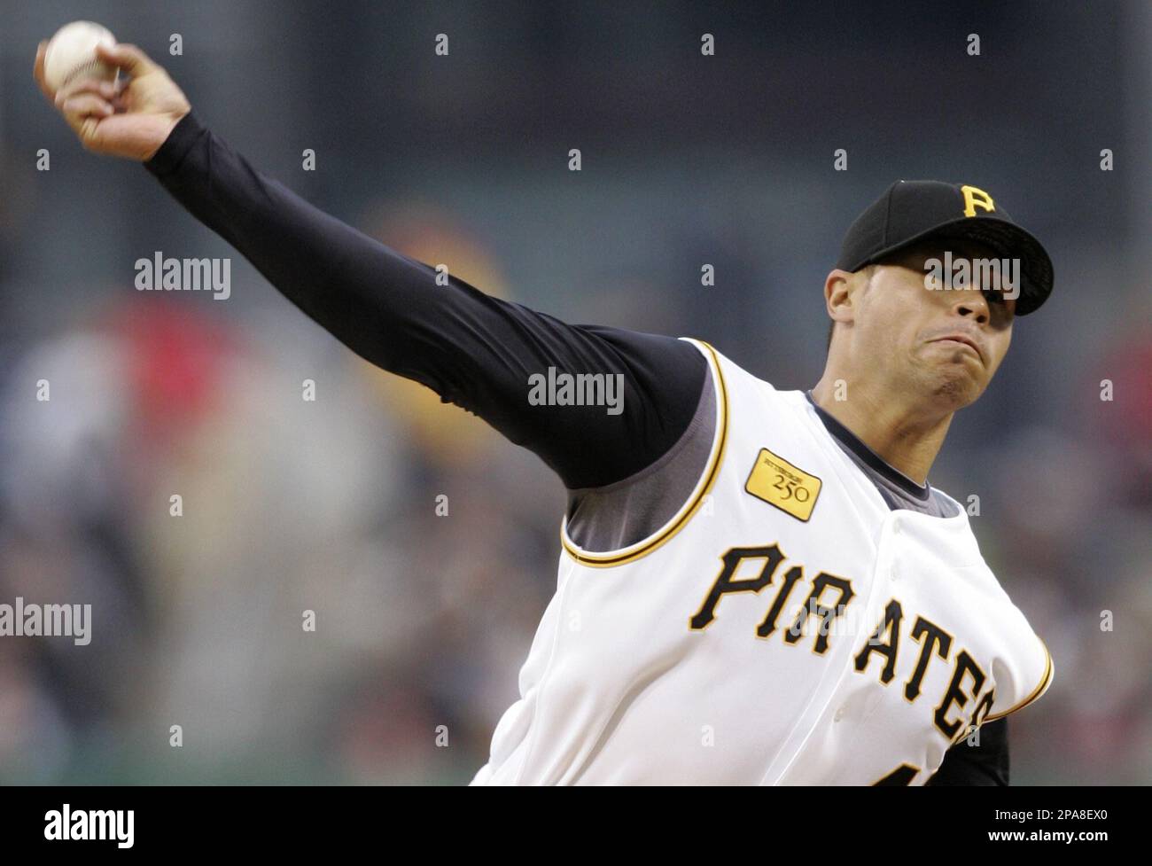 Pittsburgh Pirates starting pitcher Ian Snell pitches to Cincinnati ...