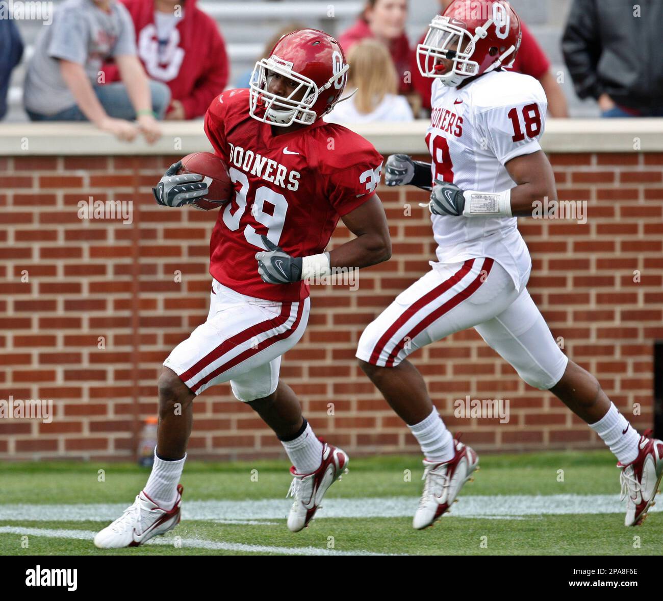 Oklahoma wide receiver Rashad Hutchins, left, runs in for a touchdown ...
