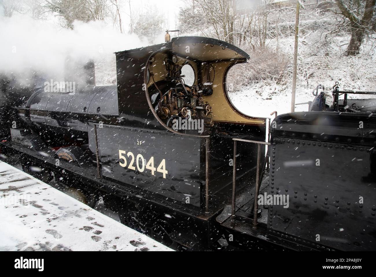 Steam locomotive 52044 Class 25 Ironclad that starred in the Railway ...