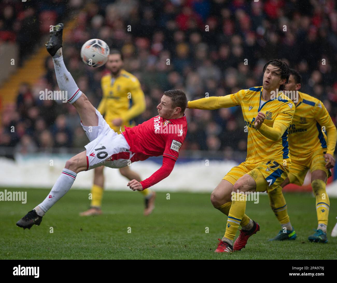 Acrobatic football players hi-res stock photography and images - Alamy