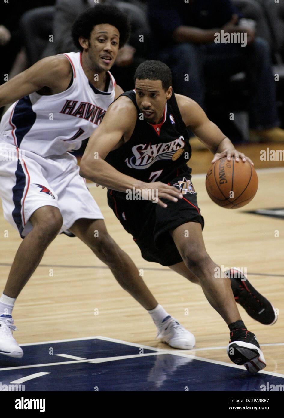 Philadelphia 76ers guard Andre Miller (7) drives on Atlanta Hawks Josh ...