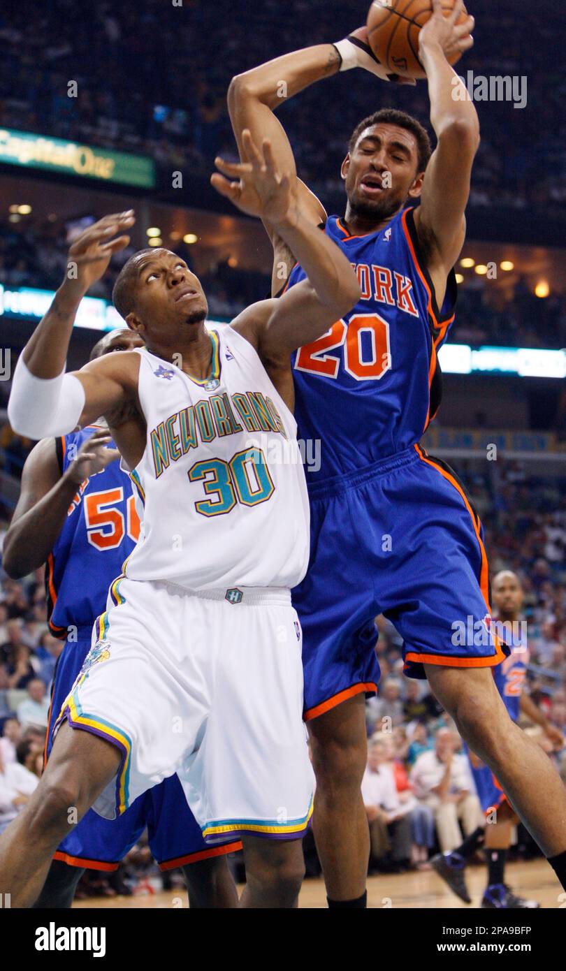 New York Knicks forward Jared Jeffries (20) pulls down a rebound over ...