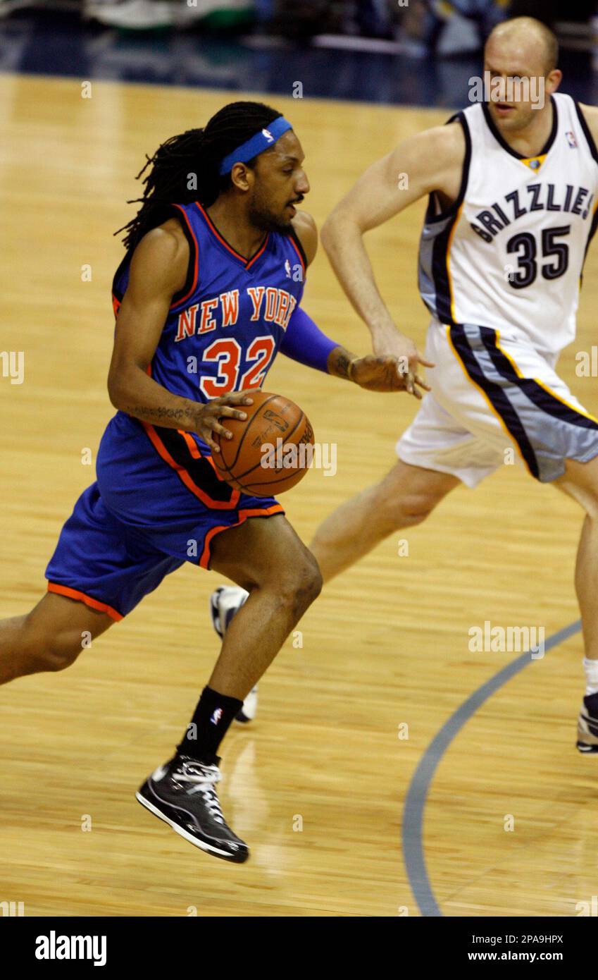 New York Knicks forward Renaldo Balkman dribbles down court as Memphis ...