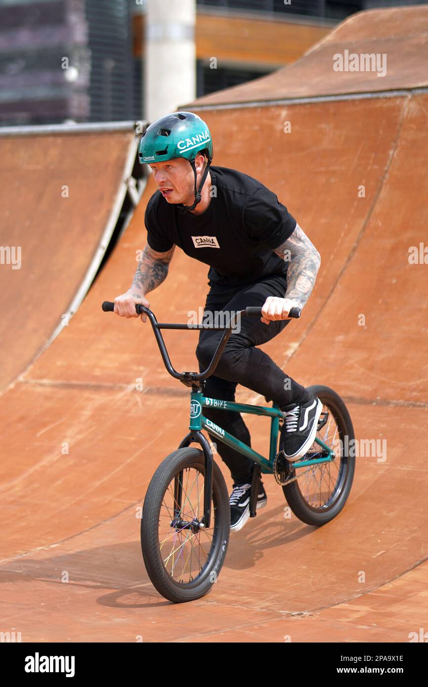 Bmx stunts hi-res stock photography and images - Alamy