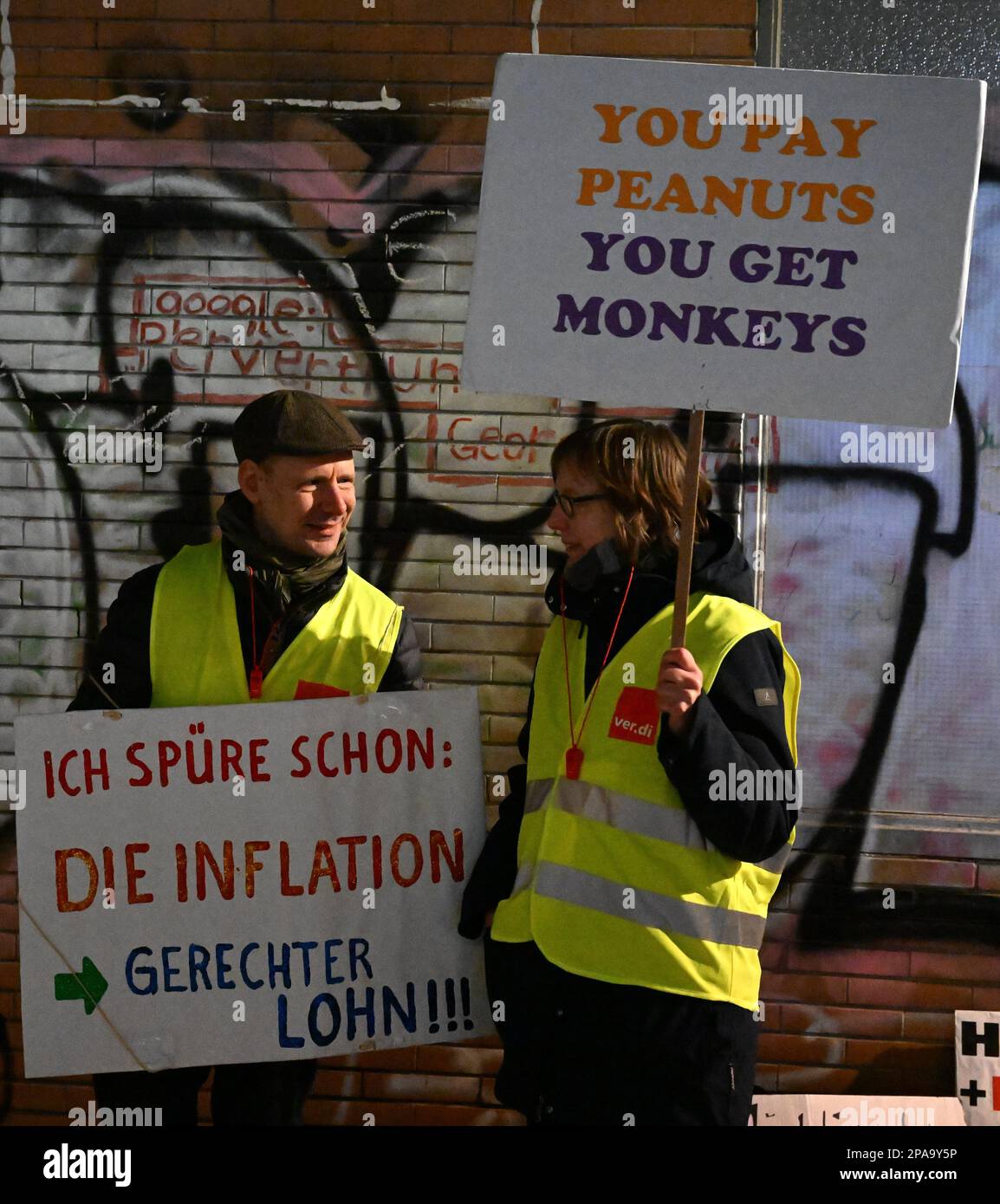 Berlin, Germany. 11th Mar, 2023. Participants of the central strike ...