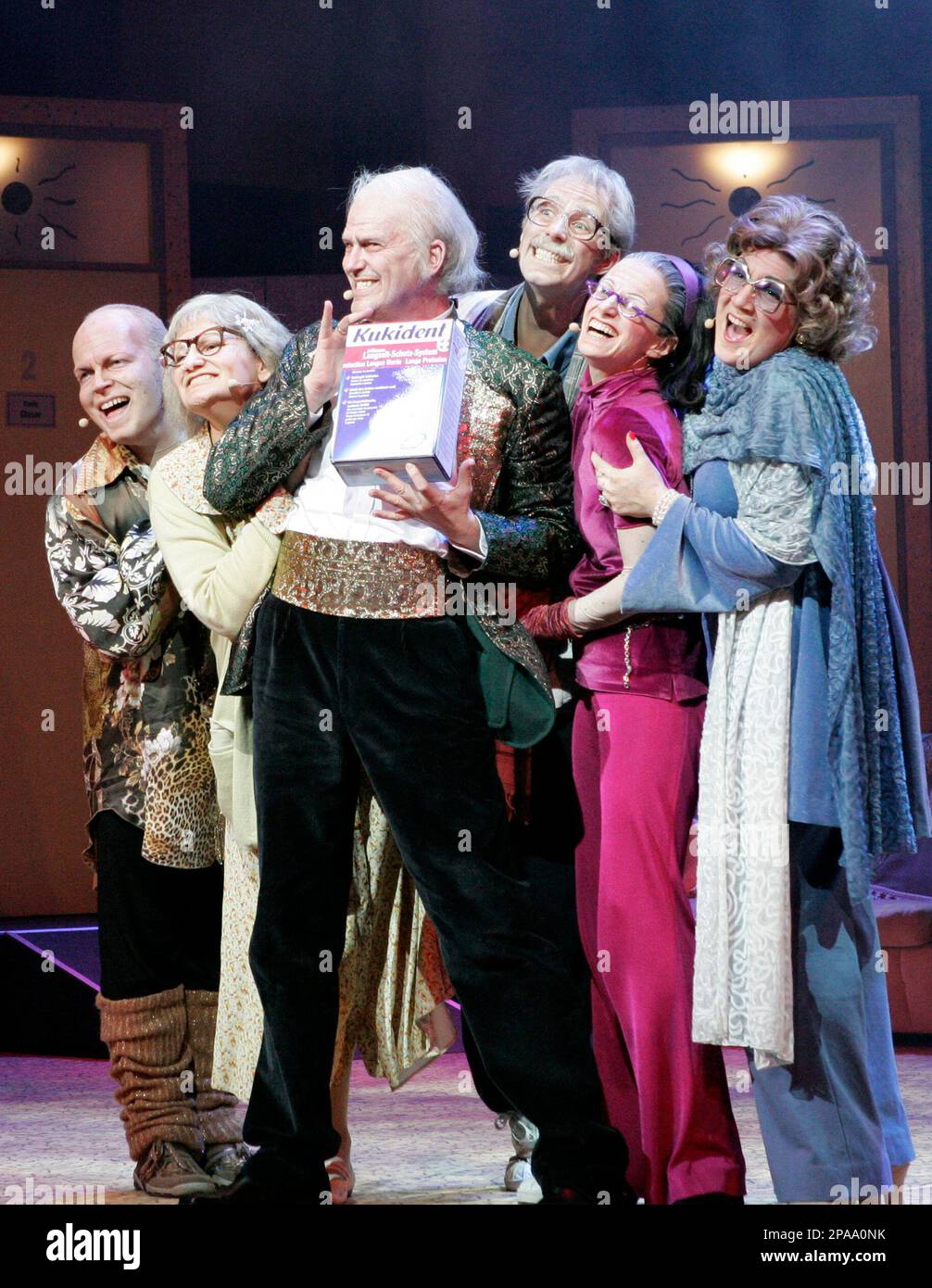 Oliver Muelich in der Rolle des Kevin, Sigrid Hauser in der Rolle der ...