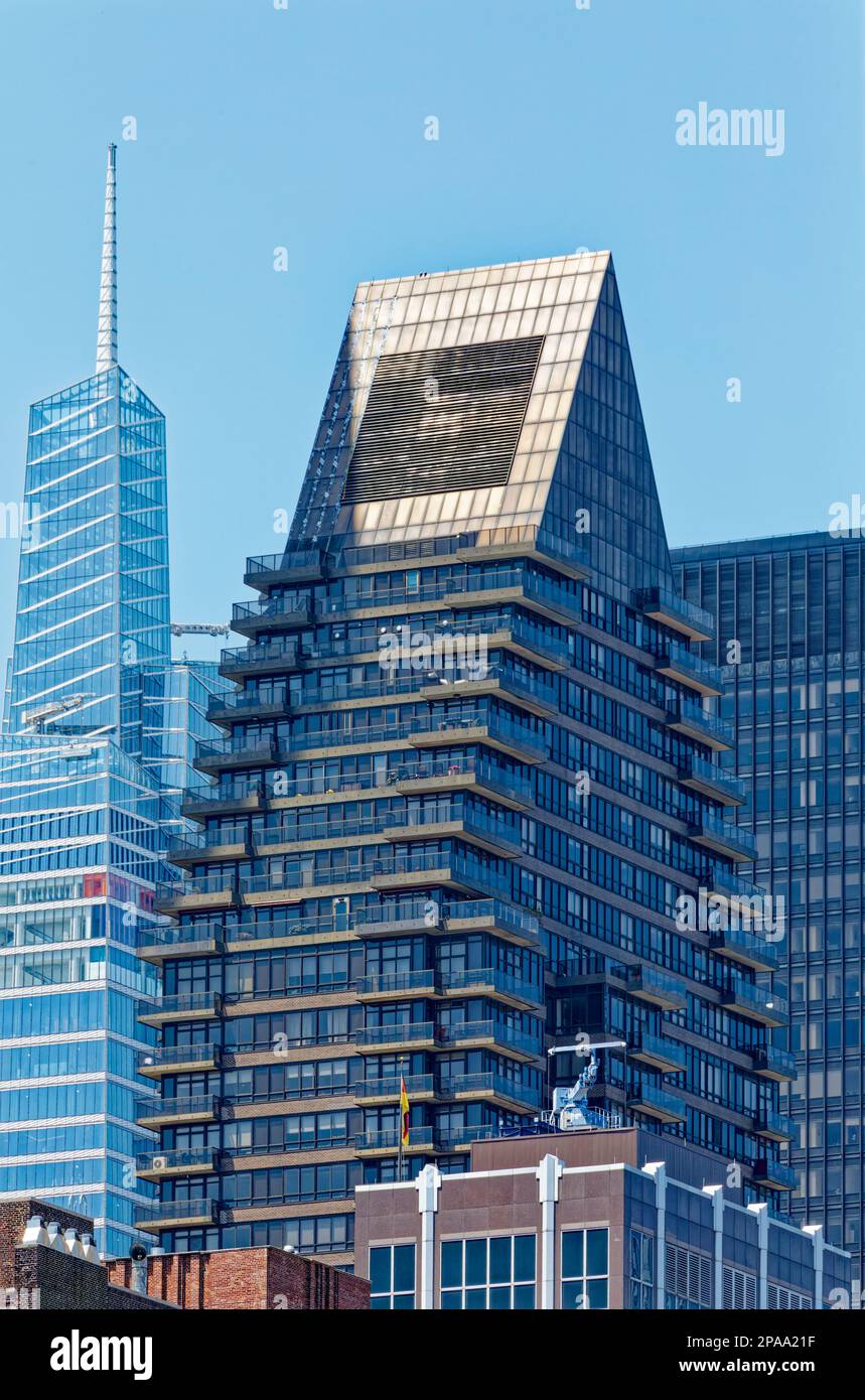 Plaza 100 hi-res stock photography and images - Alamy