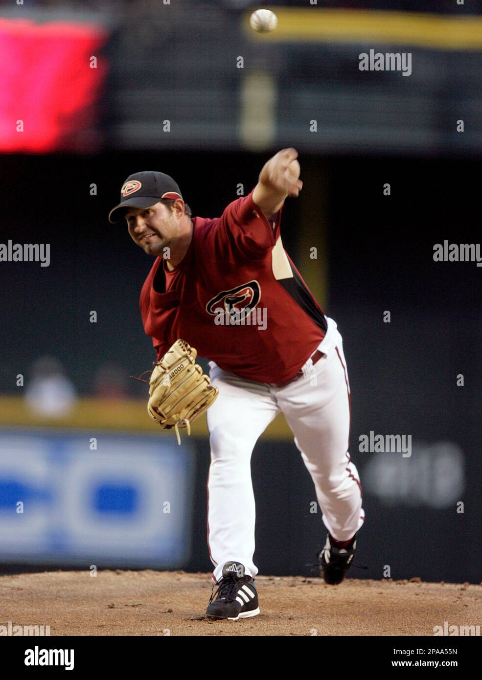 Arizona Diamondbacks pitcher Doug Davis delivers a pitch against ...