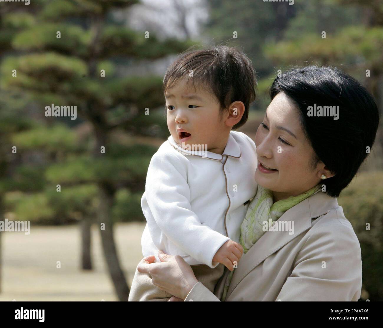 Princess Kiko carrying her son Prince Hisahito arrives at an imperial ...