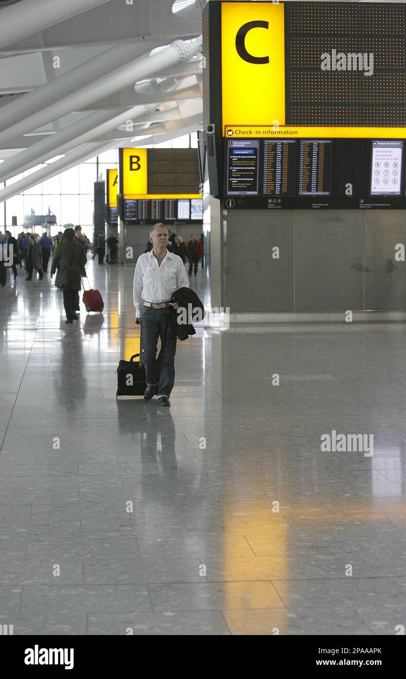 A view of the inside of the new Terminal 5 building at Heathrow Airport ...