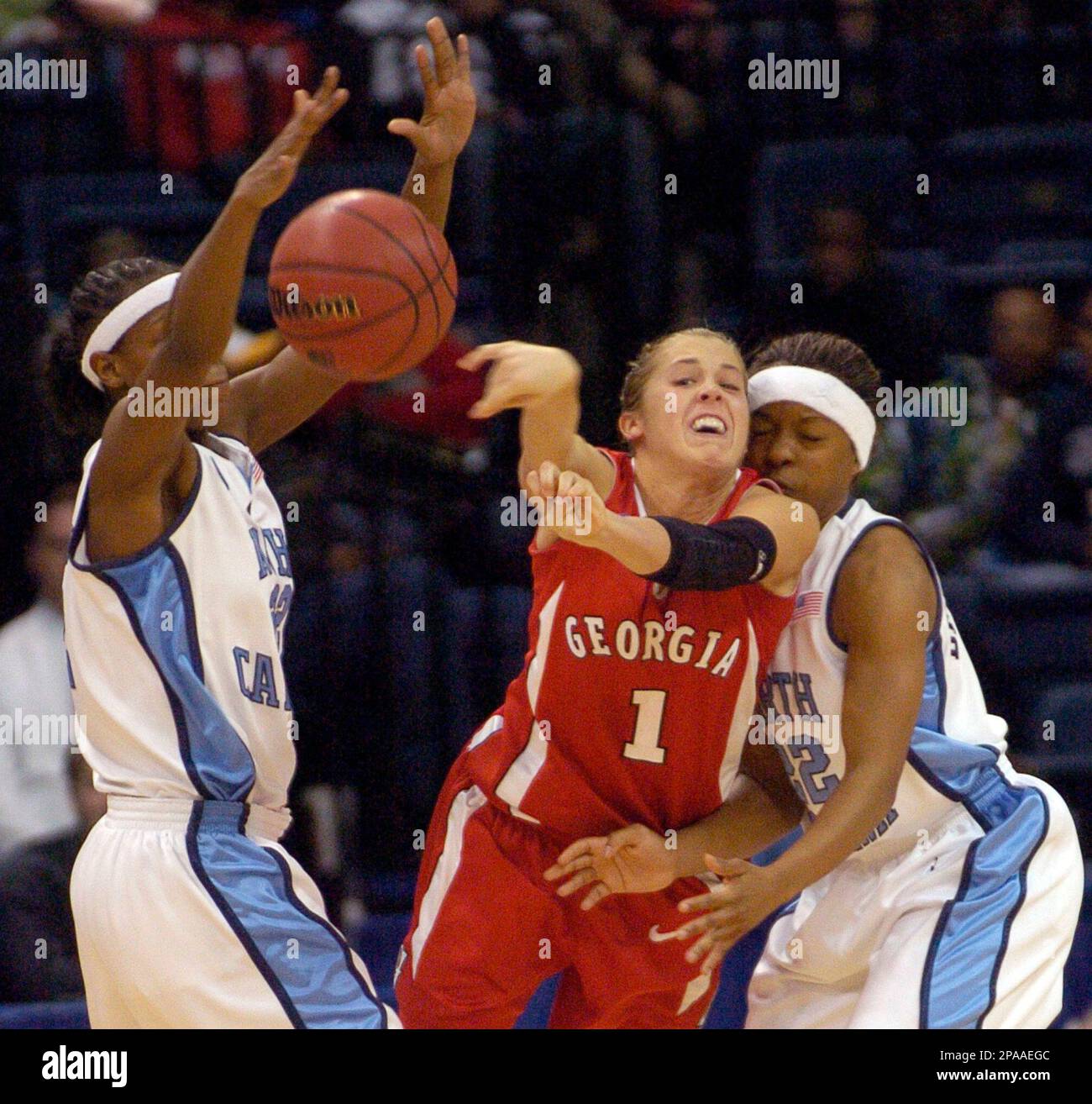 Georgia guard Ashley Houts (1) passes the ball between North Carolina's ...