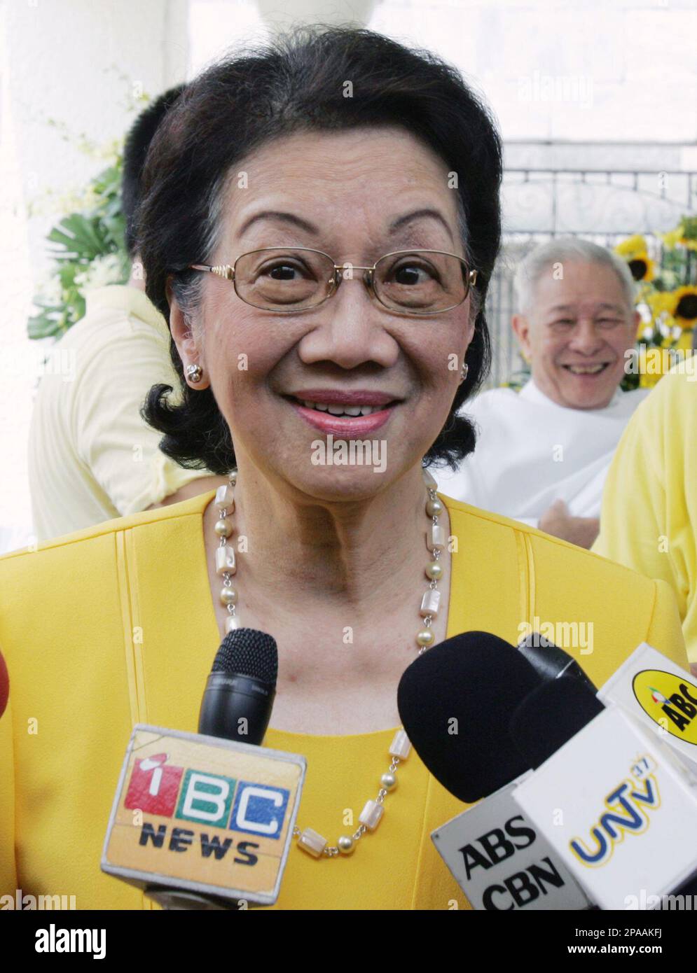 ** FILE **Former Philippine President Corazon "Cory" Aquino talks to ...